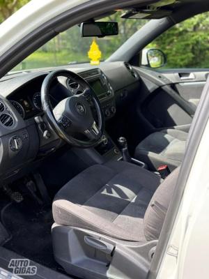 White Volkswagen Tiguan 2015 in Panevezys, with an engine capacity of 1.40 L and mileage of 267 thousand km for 8150 €, photo 20 on AUTOMOTO.COM.LV