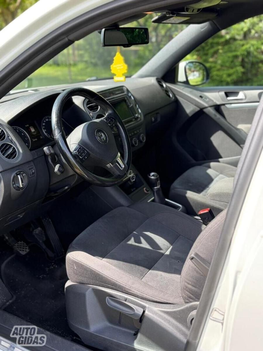White Volkswagen Tiguan 2015 in Panevezys, with an engine capacity of 1.40 L and mileage of 267 thousand km for 8150 €, photo 20 on AUTOMOTO.COM.LV