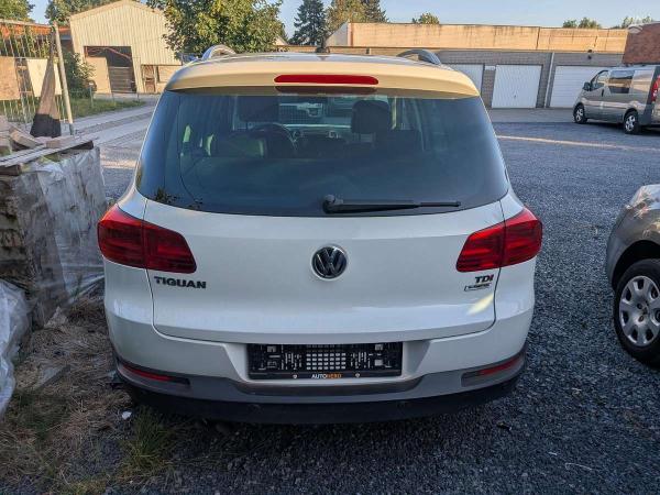 White Volkswagen Tiguan 2015 in Utena, with an engine capacity of 1.97 L and mileage of 150 thousand km for 8200 €, photo 4 on AUTOMOTO.COM.LV