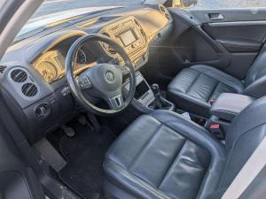 White Volkswagen Tiguan 2015 in Utena, with an engine capacity of 1.97 L and mileage of 150 thousand km for 8200 €, photo 7 on AUTOMOTO.COM.LV