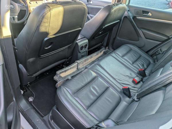 White Volkswagen Tiguan 2015 in Utena, with an engine capacity of 1.97 L and mileage of 150 thousand km for 8200 €, photo 7 on AUTOMOTO.COM.LV