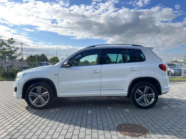 White Volkswagen Tiguan 2015 in Siauliai, with an engine capacity of 1.97 L and mileage of 238 thousand km for 12800 €, photo 6 on AUTOMOTO.COM.LV