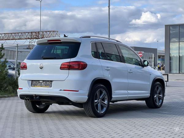 White Volkswagen Tiguan 2015 in Siauliai, with an engine capacity of 1.97 L and mileage of 238 thousand km for 12800 €, photo 8 on AUTOMOTO.COM.LV