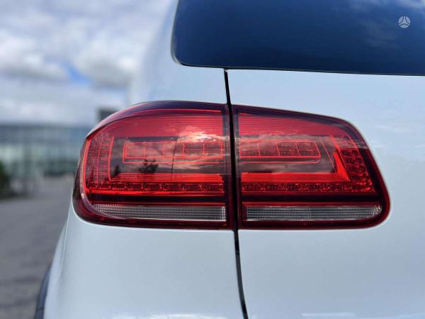 White Volkswagen Tiguan 2015 in Siauliai, with an engine capacity of 1.97 L and mileage of 238 thousand km for 12800 €, photo 11 on AUTOMOTO.COM.LV