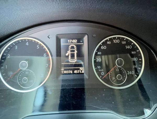 White Volkswagen Tiguan 2015 in Vilnius, with an engine capacity of 1.39 L and mileage of 130 thousand km for 8900 €, photo 10 on AUTOMOTO.COM.LV