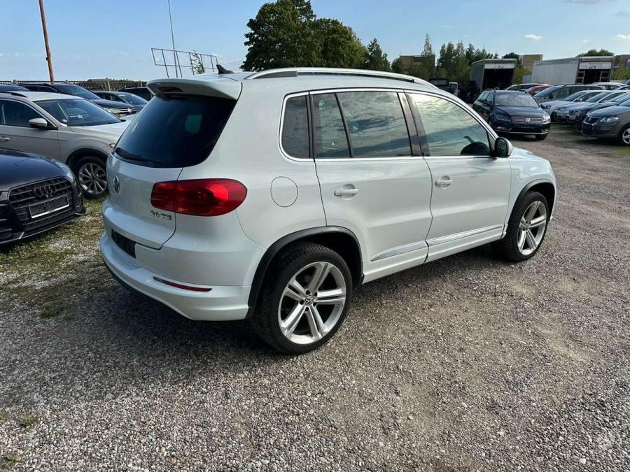 White Volkswagen Tiguan 2015 in Jurbarkas, with an engine capacity of 1.98 L and mileage of 190 thousand km for 7799 €, photo 8 on AUTOMOTO.COM.LV