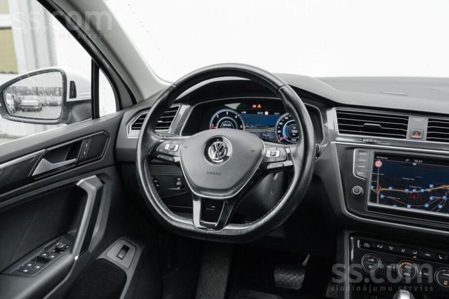 White Volkswagen Tiguan 2016 in Riga, with an engine capacity of 2.00 L and mileage of 110 thousand km for 16650 €, photo 30 on AUTOMOTO.COM.LV