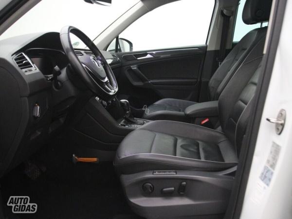 White Volkswagen Tiguan 2016 in Vilnius, with an engine capacity of 2.00 L and mileage of 165 thousand km for 18499 €, photo 4 on AUTOMOTO.COM.LV