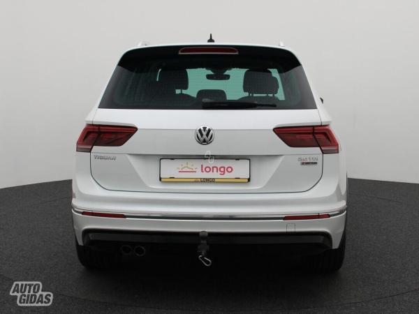 White Volkswagen Tiguan 2016 in Vilnius, with an engine capacity of 2.00 L and mileage of 165 thousand km for 18499 €, photo 5 on AUTOMOTO.COM.LV