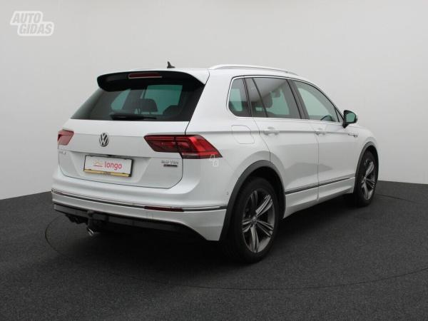 White Volkswagen Tiguan 2016 in Vilnius, with an engine capacity of 2.00 L and mileage of 165 thousand km for 18499 €, photo 8 on AUTOMOTO.COM.LV