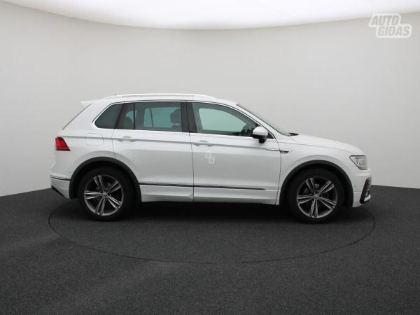 White Volkswagen Tiguan 2016 in Vilnius, with an engine capacity of 2.00 L and mileage of 165 thousand km for 18499 €, photo 9 on AUTOMOTO.COM.LV