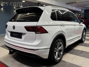 White Volkswagen Tiguan 2016 in Riga, with an engine capacity of 2.00 L and mileage of 223 thousand km for 17990 €, photo 4 on AUTOMOTO.COM.LV