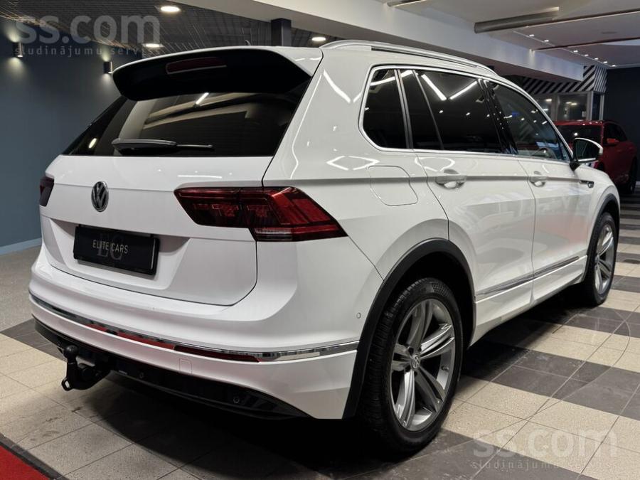 White Volkswagen Tiguan 2016 in Riga, with an engine capacity of 2.00 L and mileage of 223 thousand km for 17990 €, photo 4 on AUTOMOTO.COM.LV