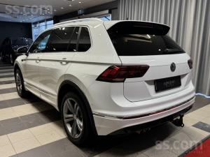 White Volkswagen Tiguan 2016 in Riga, with an engine capacity of 2.00 L and mileage of 223 thousand km for 17990 €, photo 6 on AUTOMOTO.COM.LV