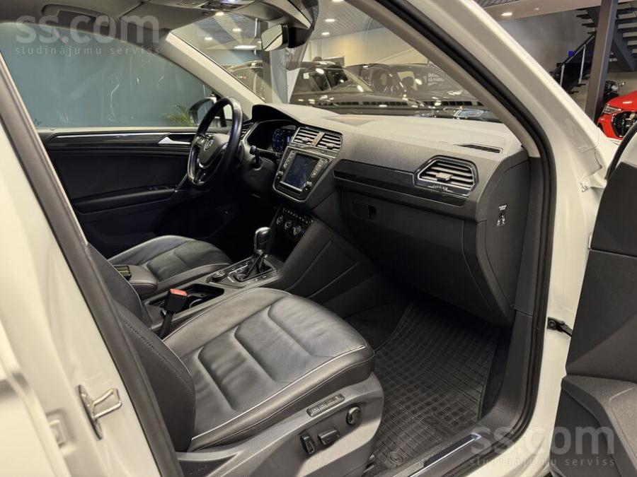 White Volkswagen Tiguan 2016 in Riga, with an engine capacity of 2.00 L and mileage of 223 thousand km for 17990 €, photo 11 on AUTOMOTO.COM.LV