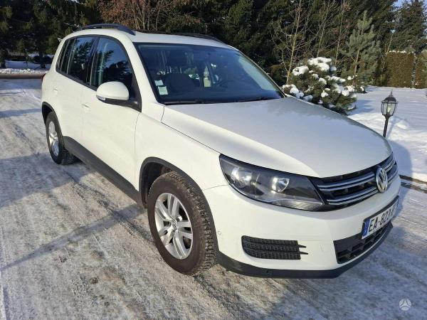 White Volkswagen Tiguan 2016 in Kaunas, with an engine capacity of 1.97 L and mileage of 239 thousand km for 8650 €, photo 2 on AUTOMOTO.COM.LV