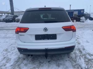 White Volkswagen Tiguan 2016 in Marijampole, with an engine capacity of 1.97 L and mileage of 297 thousand km for 15400 €, photo 5 on AUTOMOTO.COM.LV