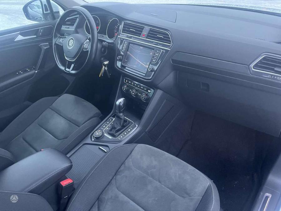 White Volkswagen Tiguan 2016 in Marijampole, with an engine capacity of 1.97 L and mileage of 297 thousand km for 15400 €, photo 21 on AUTOMOTO.COM.LV
