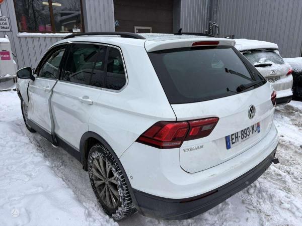 White Volkswagen Tiguan 2016 in Vilnius, with an engine capacity of 2.00 L and mileage of 160 thousand km for 5499 €, photo 2 on AUTOMOTO.COM.LV