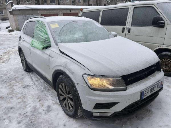 White Volkswagen Tiguan 2016 in Vilnius, with an engine capacity of 2.00 L and mileage of 160 thousand km for 5499 €, photo 3 on AUTOMOTO.COM.LV