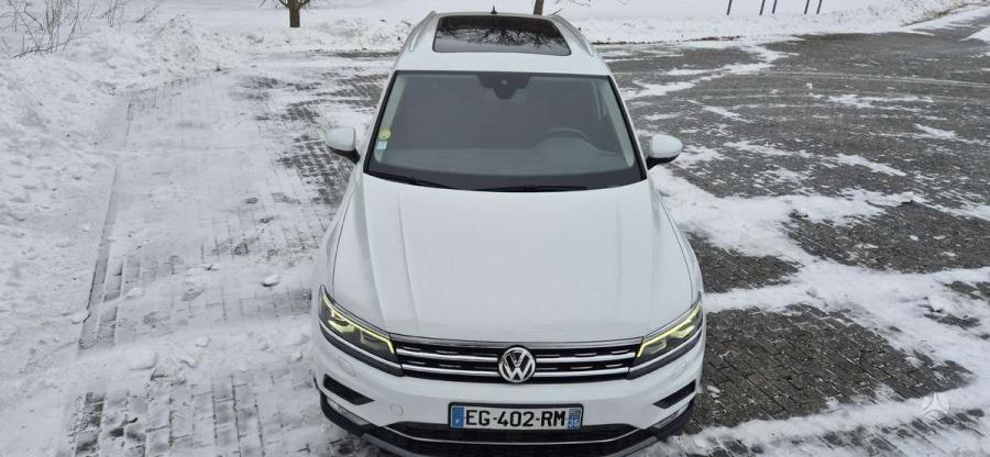 White Volkswagen Tiguan 2016 in Taurage, with an engine capacity of 1.97 L and mileage of 300 thousand km for 13800 €, photo 6 on AUTOMOTO.COM.LV