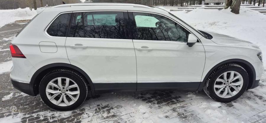 White Volkswagen Tiguan 2016 in Taurage, with an engine capacity of 1.97 L and mileage of 300 thousand km for 13800 €, photo 7 on AUTOMOTO.COM.LV