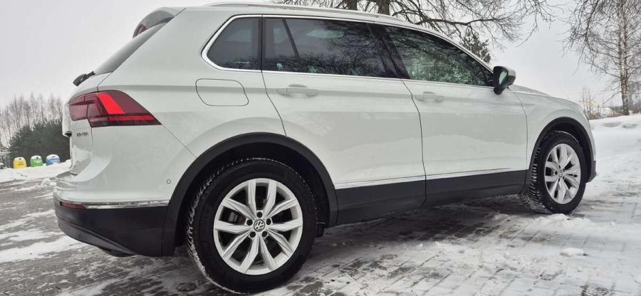 White Volkswagen Tiguan 2016 in Taurage, with an engine capacity of 1.97 L and mileage of 300 thousand km for 13800 €, photo 8 on AUTOMOTO.COM.LV