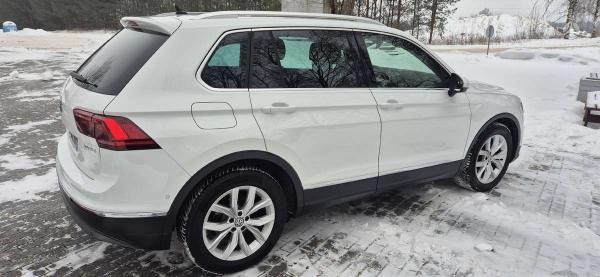 White Volkswagen Tiguan 2016 in Taurage, with an engine capacity of 1.97 L and mileage of 300 thousand km for 13800 €, photo 9 on AUTOMOTO.COM.LV