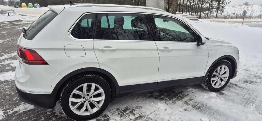 White Volkswagen Tiguan 2016 in Taurage, with an engine capacity of 1.97 L and mileage of 300 thousand km for 13800 €, photo 10 on AUTOMOTO.COM.LV