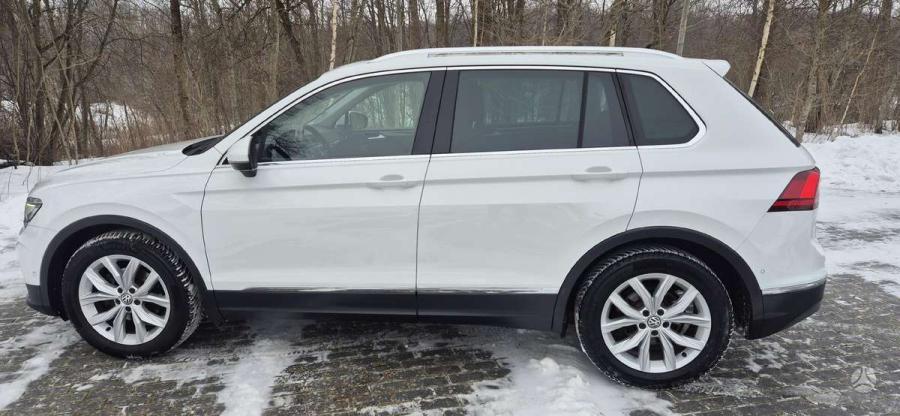 White Volkswagen Tiguan 2016 in Taurage, with an engine capacity of 1.97 L and mileage of 300 thousand km for 13800 €, photo 11 on AUTOMOTO.COM.LV