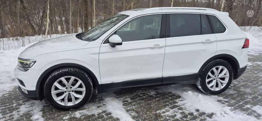 White Volkswagen Tiguan 2016 in Taurage, with an engine capacity of 1.97 L and mileage of 300 thousand km for 13800 €, photo 15 on AUTOMOTO.COM.LV