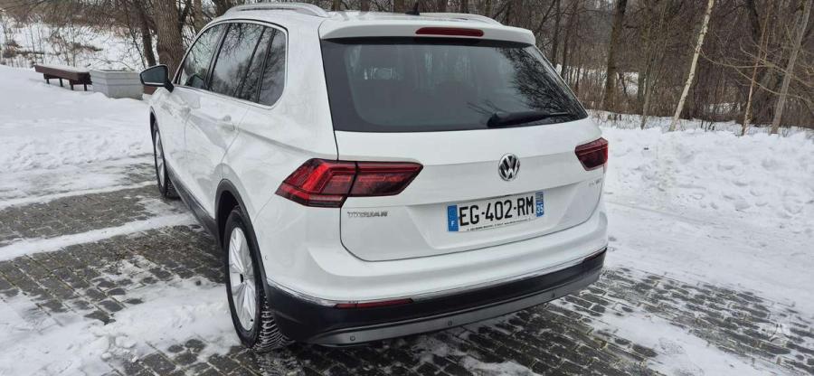 White Volkswagen Tiguan 2016 in Taurage, with an engine capacity of 1.97 L and mileage of 300 thousand km for 13800 €, photo 17 on AUTOMOTO.COM.LV