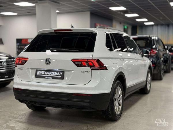 White Volkswagen Tiguan 2016 in Klaipeda, with an engine capacity of 2.00 L and mileage of 163 thousand km for 13950 €, photo 2 on AUTOMOTO.COM.LV