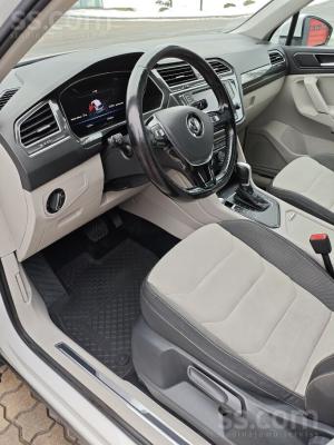 White Volkswagen Tiguan 2016 in Riga, with an engine capacity of 2.00 L and mileage of 279 thousand km for 14699 €, photo 4 on AUTOMOTO.COM.LV