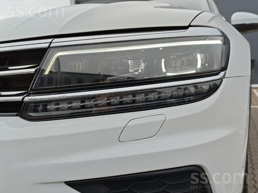 White Volkswagen Tiguan 2016 in Riga, with an engine capacity of 2.00 L and mileage of 279 thousand km for 14699 €, photo 16 on AUTOMOTO.COM.LV