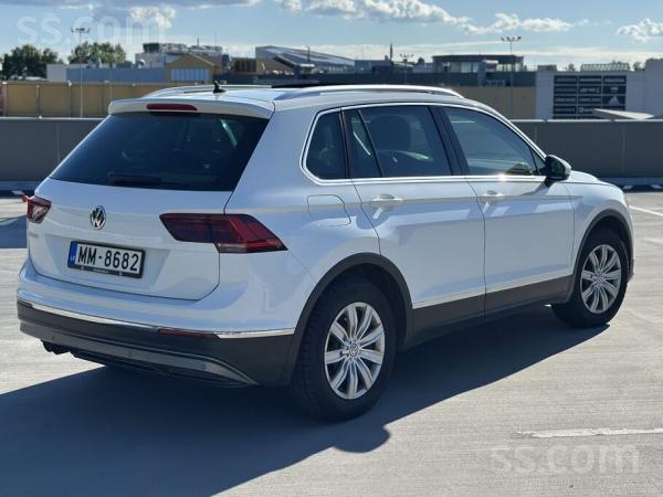 White Volkswagen Tiguan 2016 in Riga, with an engine capacity of 2.00 L and mileage of 304 thousand km for 11600 €, photo 3 on AUTOMOTO.COM.LV