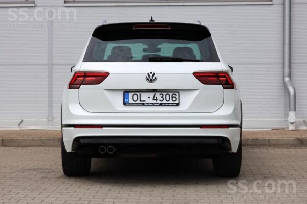 White Volkswagen Tiguan 2016 in Riga, with an engine capacity of 2.00 L and mileage of 0 thousand km for 16995 €, photo 8 on AUTOMOTO.COM.LV