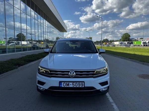 White Volkswagen Tiguan 2016 in Rezekne, with an engine capacity of 2.00 L and mileage of 222 thousand km for 15900 €, photo 8 on AUTOMOTO.COM.LV