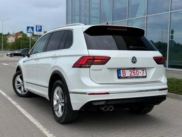 White Volkswagen Tiguan 2016 in Rezekne, with an engine capacity of 2.00 L and mileage of 185 thousand km for 16990 €, photo 5 on AUTOMOTO.COM.LV
