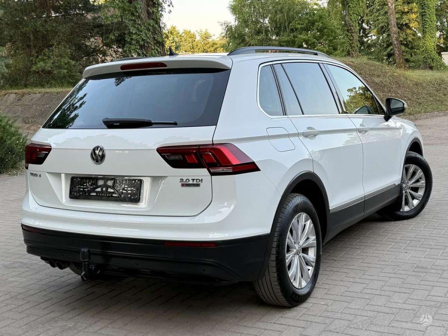 White Volkswagen Tiguan 2016 in Prienai, with an engine capacity of 1.97 L and mileage of 165 thousand km for 14950 €, photo 15 on AUTOMOTO.COM.LV