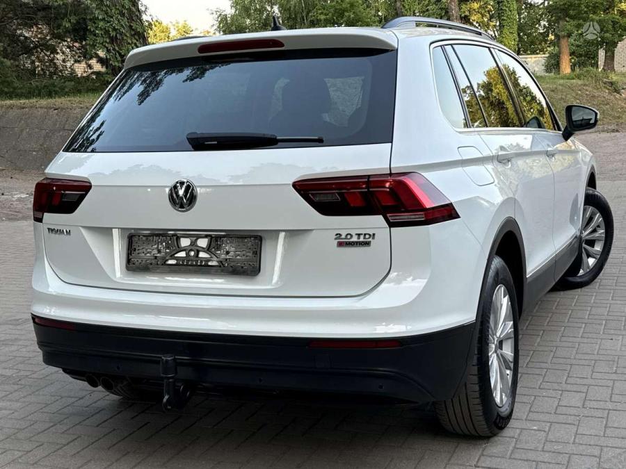 White Volkswagen Tiguan 2016 in Prienai, with an engine capacity of 1.97 L and mileage of 165 thousand km for 14950 €, photo 16 on AUTOMOTO.COM.LV