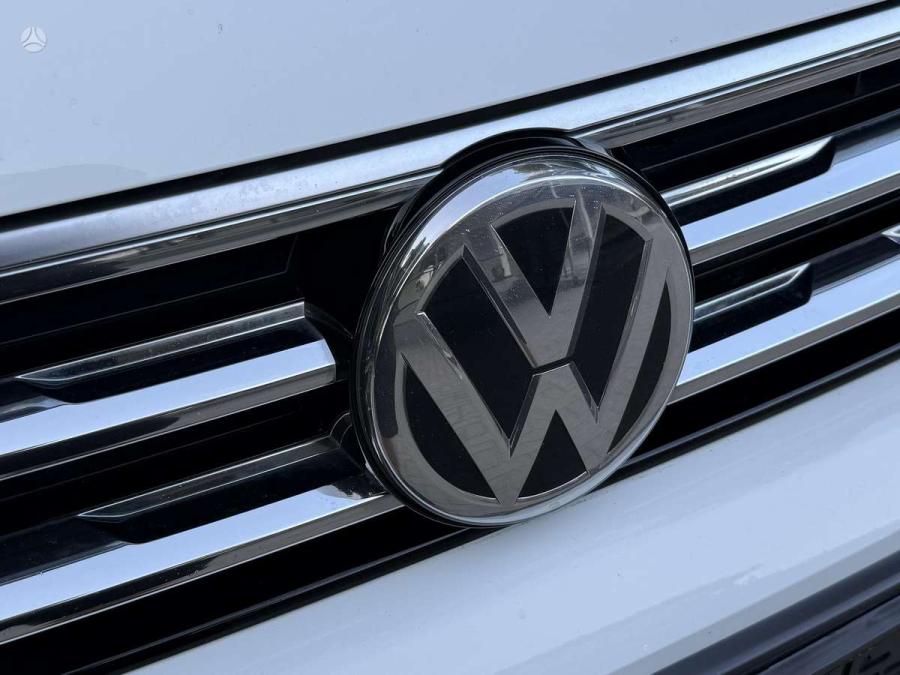 White Volkswagen Tiguan 2016 in Prienai, with an engine capacity of 1.97 L and mileage of 165 thousand km for 14950 €, photo 20 on AUTOMOTO.COM.LV