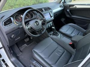 White Volkswagen Tiguan 2016 in Prienai, with an engine capacity of 1.97 L and mileage of 165 thousand km for 14950 €, photo 24 on AUTOMOTO.COM.LV
