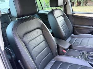 White Volkswagen Tiguan 2016 in Prienai, with an engine capacity of 1.97 L and mileage of 165 thousand km for 14950 €, photo 27 on AUTOMOTO.COM.LV