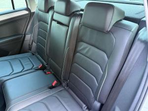 White Volkswagen Tiguan 2016 in Prienai, with an engine capacity of 1.97 L and mileage of 165 thousand km for 14950 €, photo 31 on AUTOMOTO.COM.LV