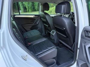 White Volkswagen Tiguan 2016 in Prienai, with an engine capacity of 1.97 L and mileage of 165 thousand km for 14950 €, photo 32 on AUTOMOTO.COM.LV