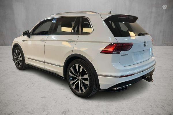 White Volkswagen Tiguan 2016 in Vilnius, with an engine capacity of 1.97 L and mileage of 223 thousand km for 17000 €, photo 3 on AUTOMOTO.COM.LV