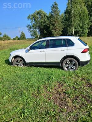 White Volkswagen Tiguan 2016 in Saldus, with an engine capacity of 2.00 L and mileage of 233 thousand km for 13700 €, photo 5 on AUTOMOTO.COM.LV