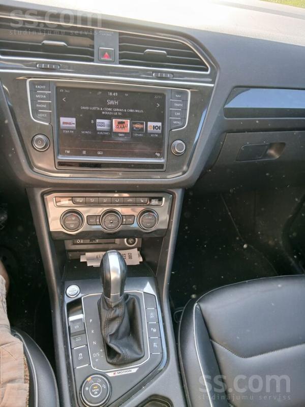 White Volkswagen Tiguan 2016 in Saldus, with an engine capacity of 2.00 L and mileage of 233 thousand km for 13700 €, photo 8 on AUTOMOTO.COM.LV