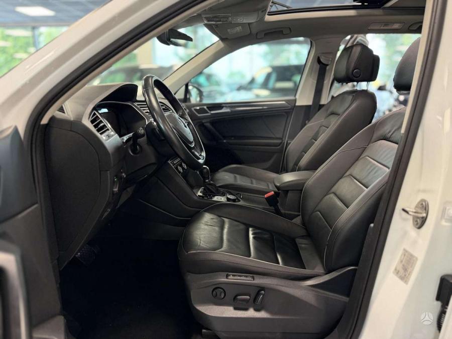 White Volkswagen Tiguan 2016 in Klaipeda, with an engine capacity of 1.98 L and mileage of 279 thousand km for 14950 €, photo 18 on AUTOMOTO.COM.LV
